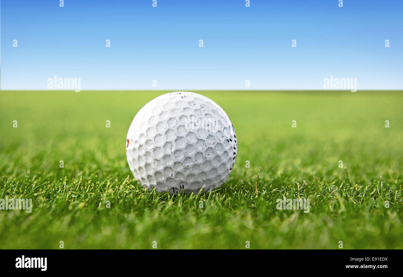 Golf ball on golf course hi-res stock photography and images - Alamy