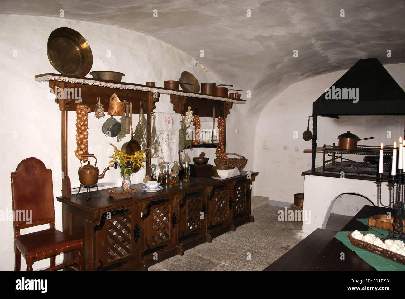 Old kitchen furniture hi-res stock photography and images - Alamy