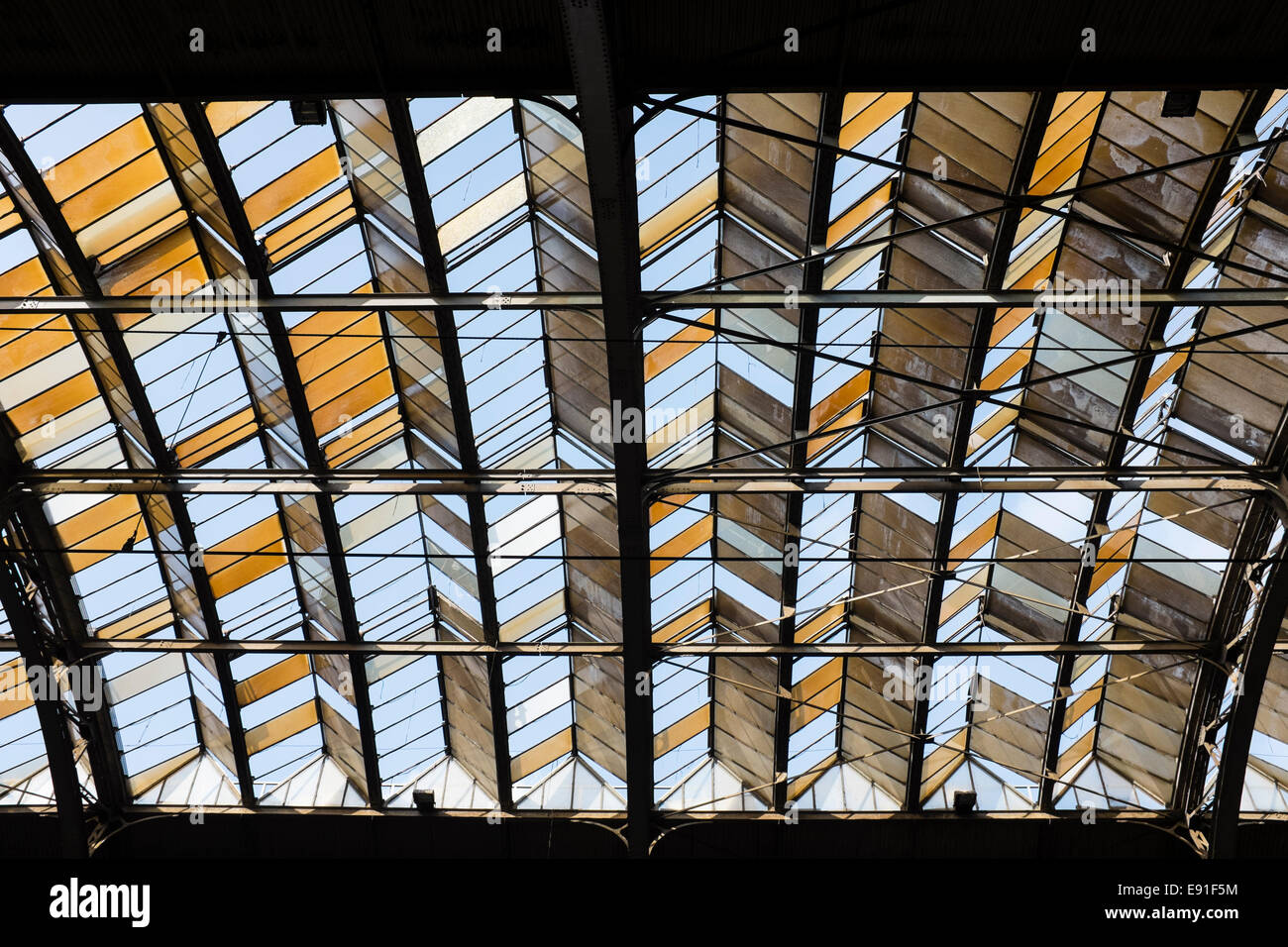 Station roof architecture hi-res stock photography and images - Alamy