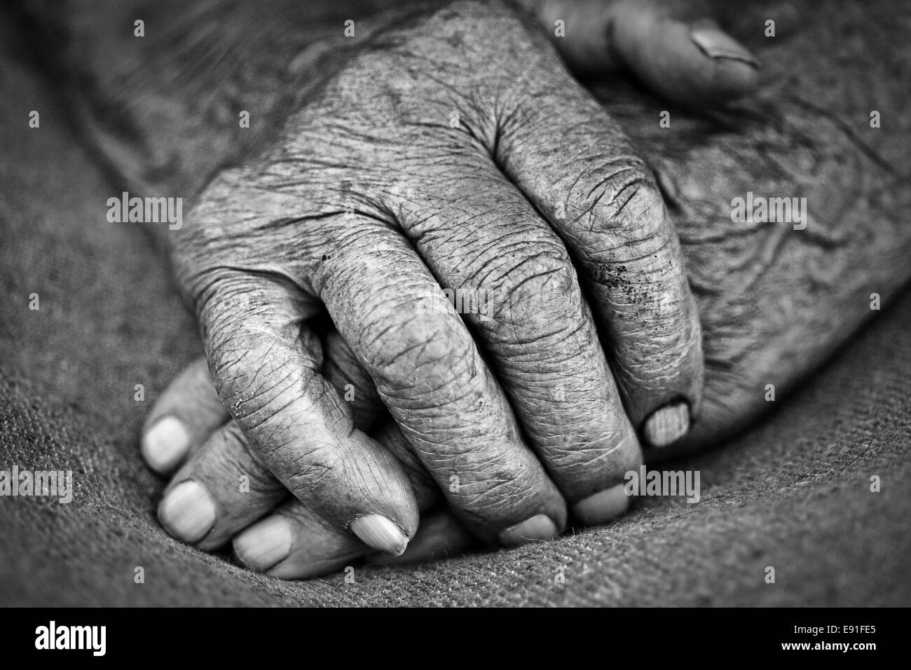 old woman hands Stock Photo - Alamy