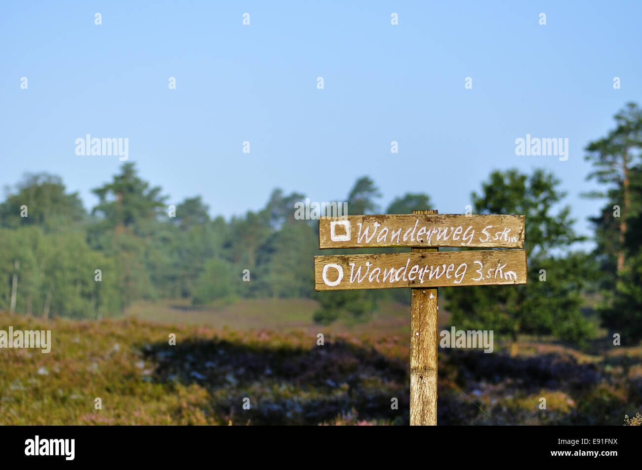 Wanderweg zeichen hi-res stock photography and images - Alamy