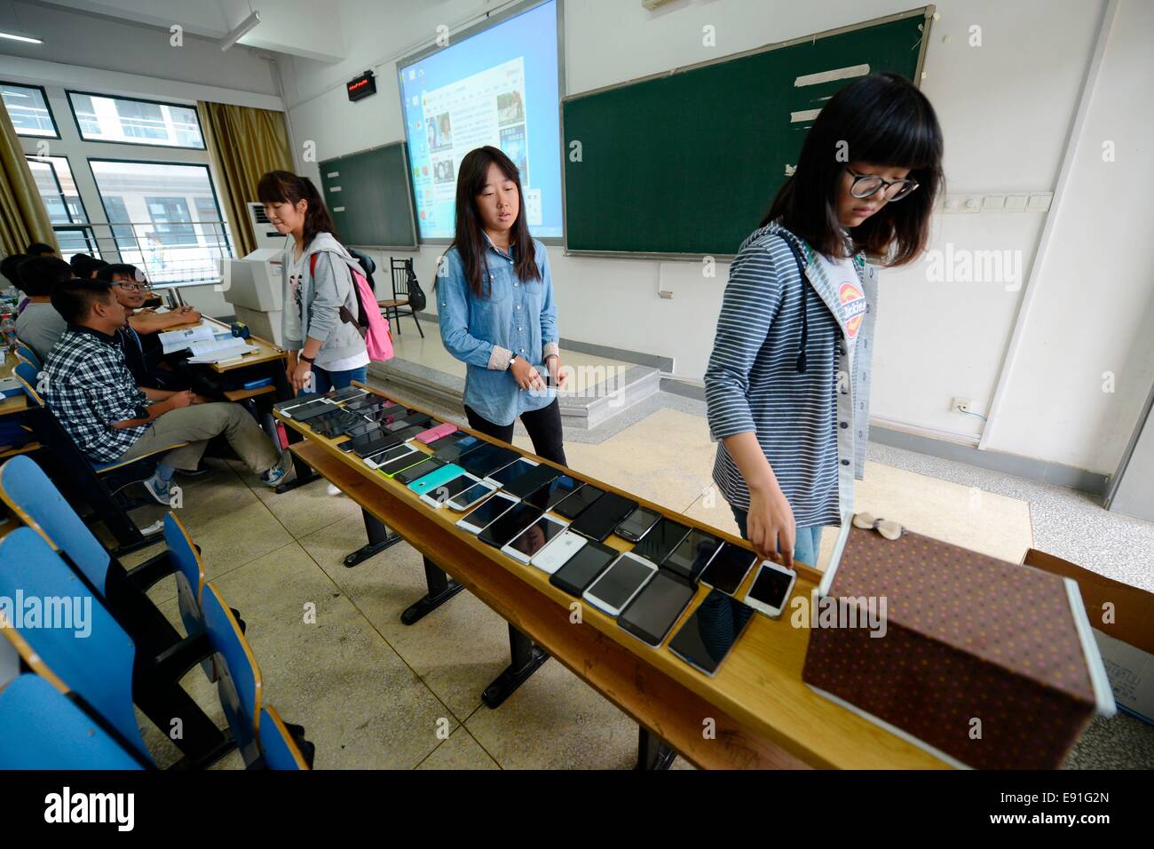 To forbid students play mobile phone in class, the fresh of Central ...