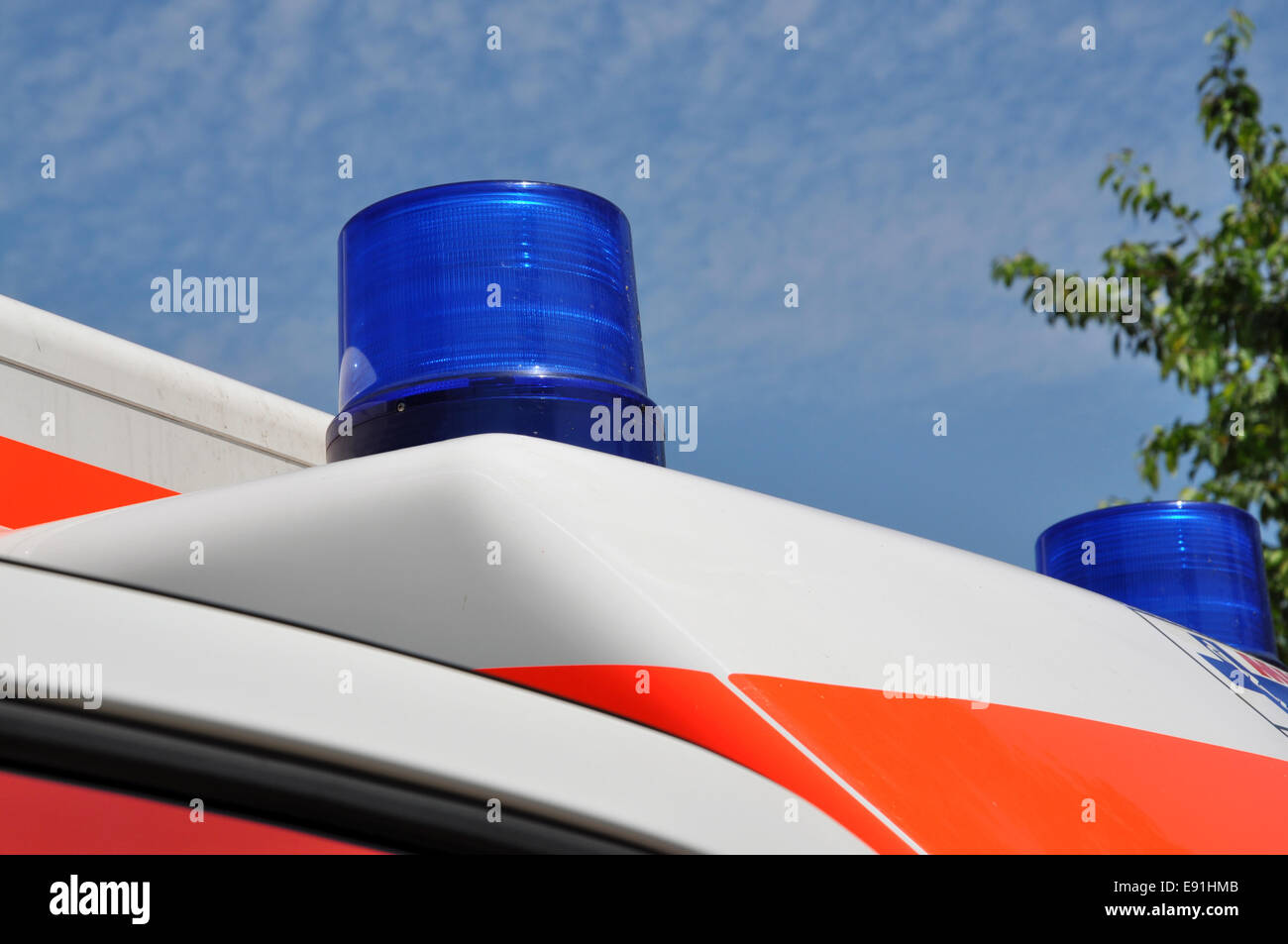 Ambulance flashing light hi-res stock photography and images - Alamy