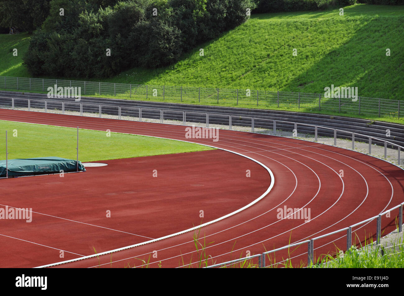 Running track hi-res stock photography and images - Alamy