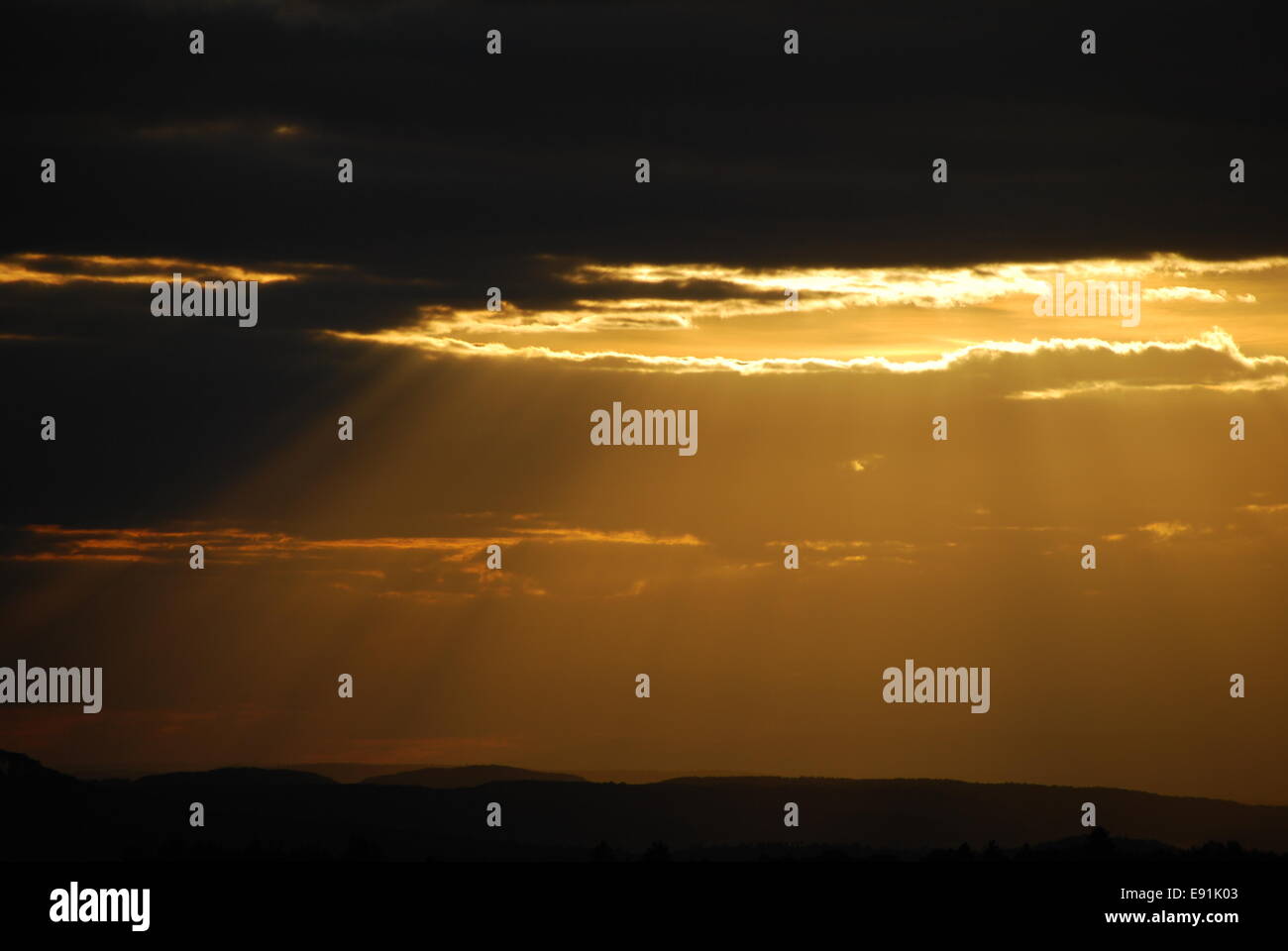 Thundery clouds hi-res stock photography and images - Alamy