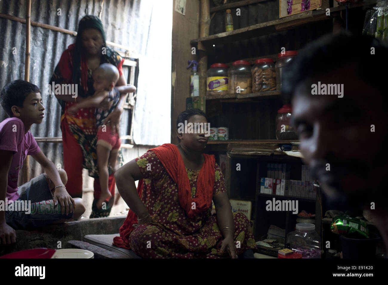 Dhaka Bangladesh 17th Oct 2014 A Small Grocery Shop In A Slam In Dhaka Bangladesh Credit dhaka-bangladesh-17th-oct-2014-a-small-grocery-shop-in-a-slam-in-dhaka-bangladesh-credit
