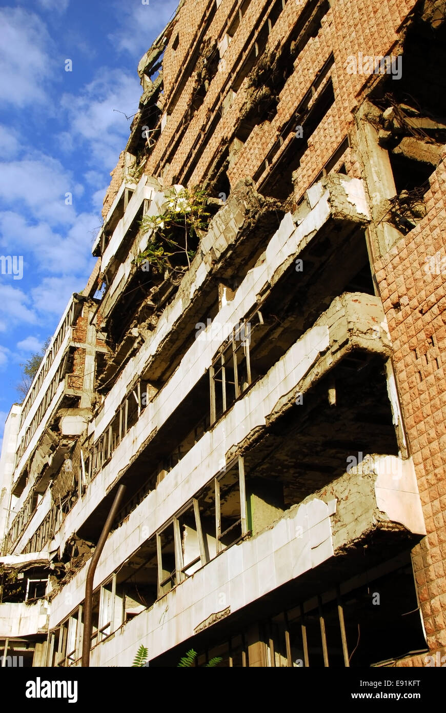 Serbia bombing 1999 hi-res stock photography and images - Alamy