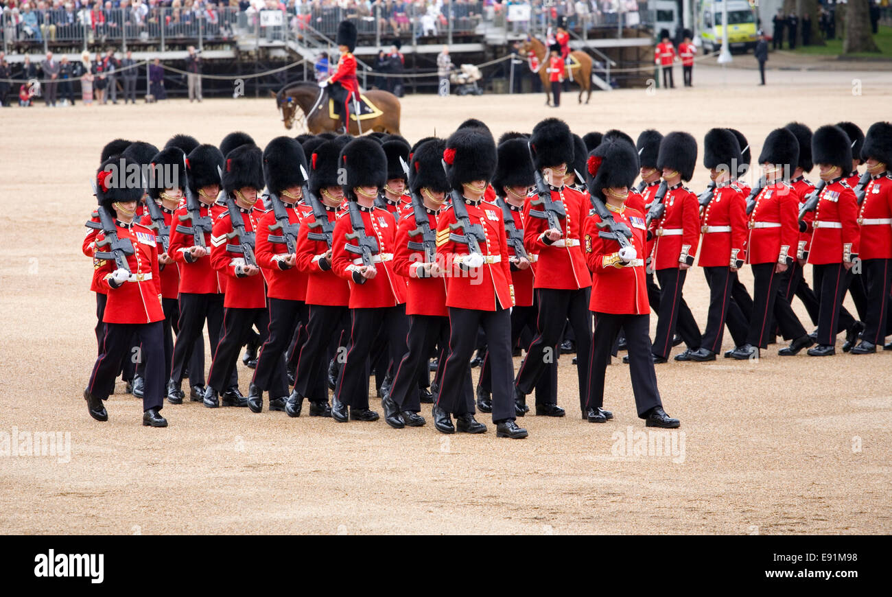 Guardsmen in red uniforms hi-res stock photography and images - Alamy