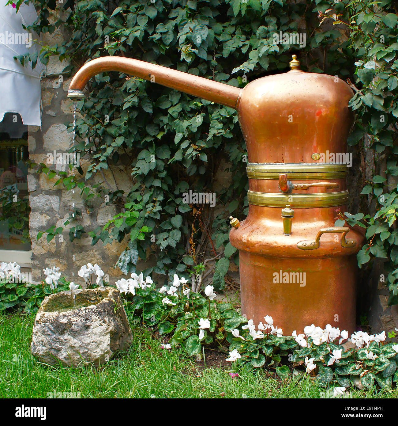 Vintage water pump hi-res stock photography and images - Alamy