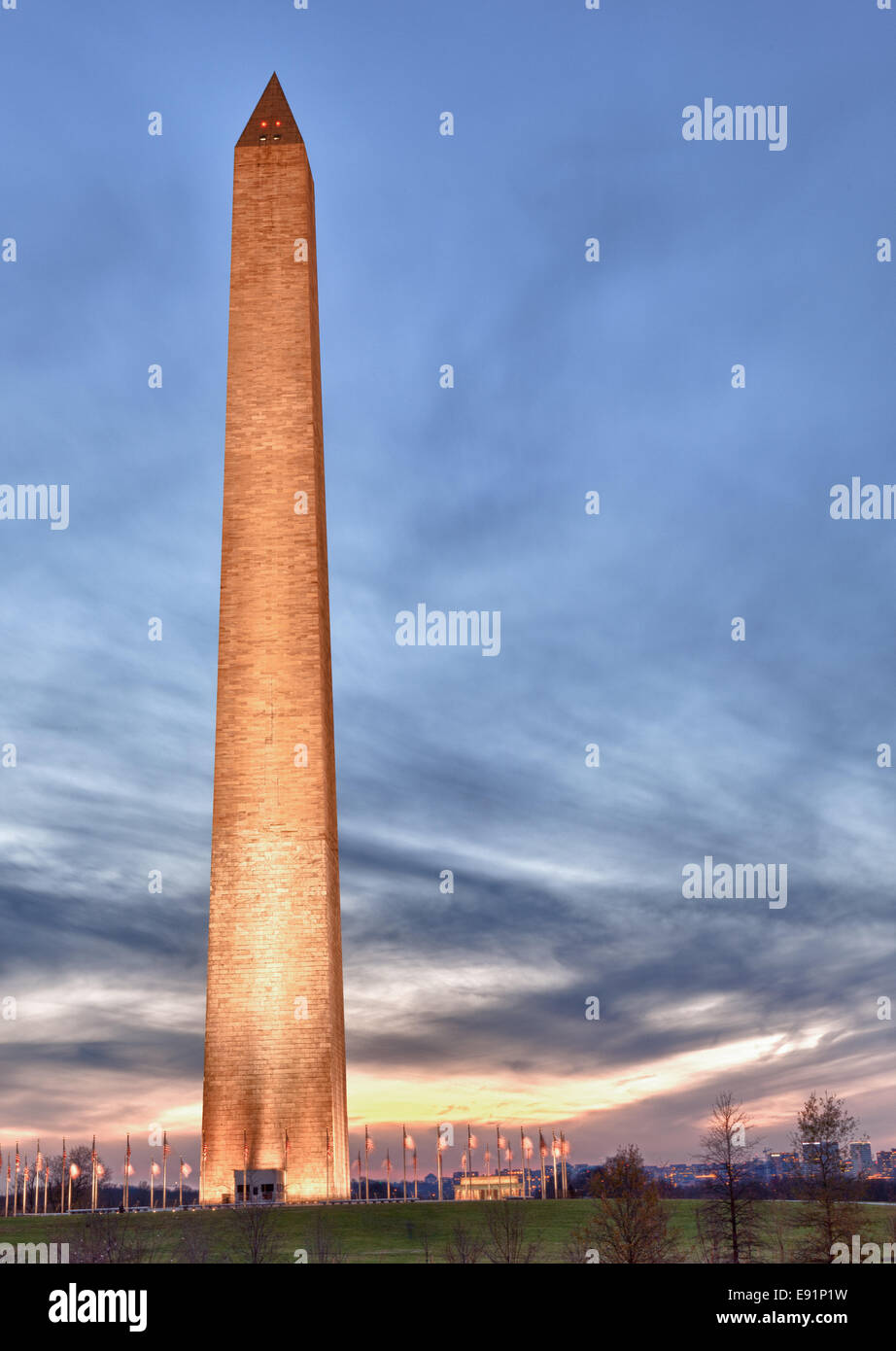 Washington monument sunset us flag hi-res stock photography and images ...