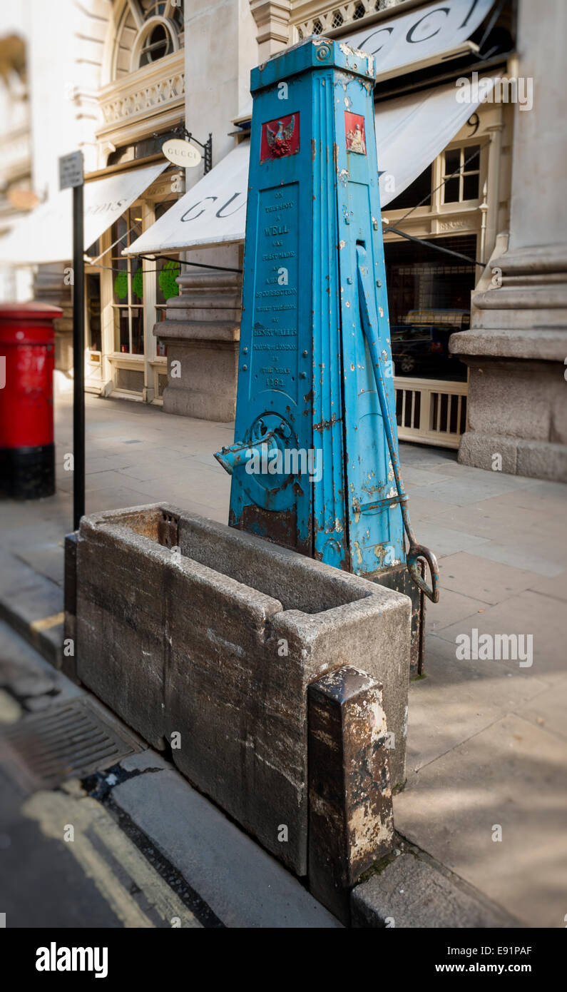 London drinking water hi-res stock photography and images - Alamy