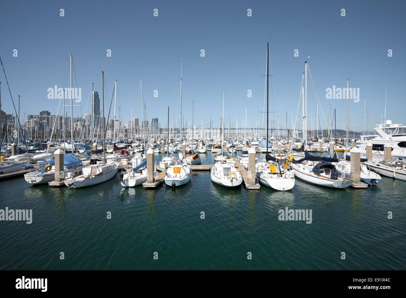Horizontal harbor hi-res stock photography and images - Alamy