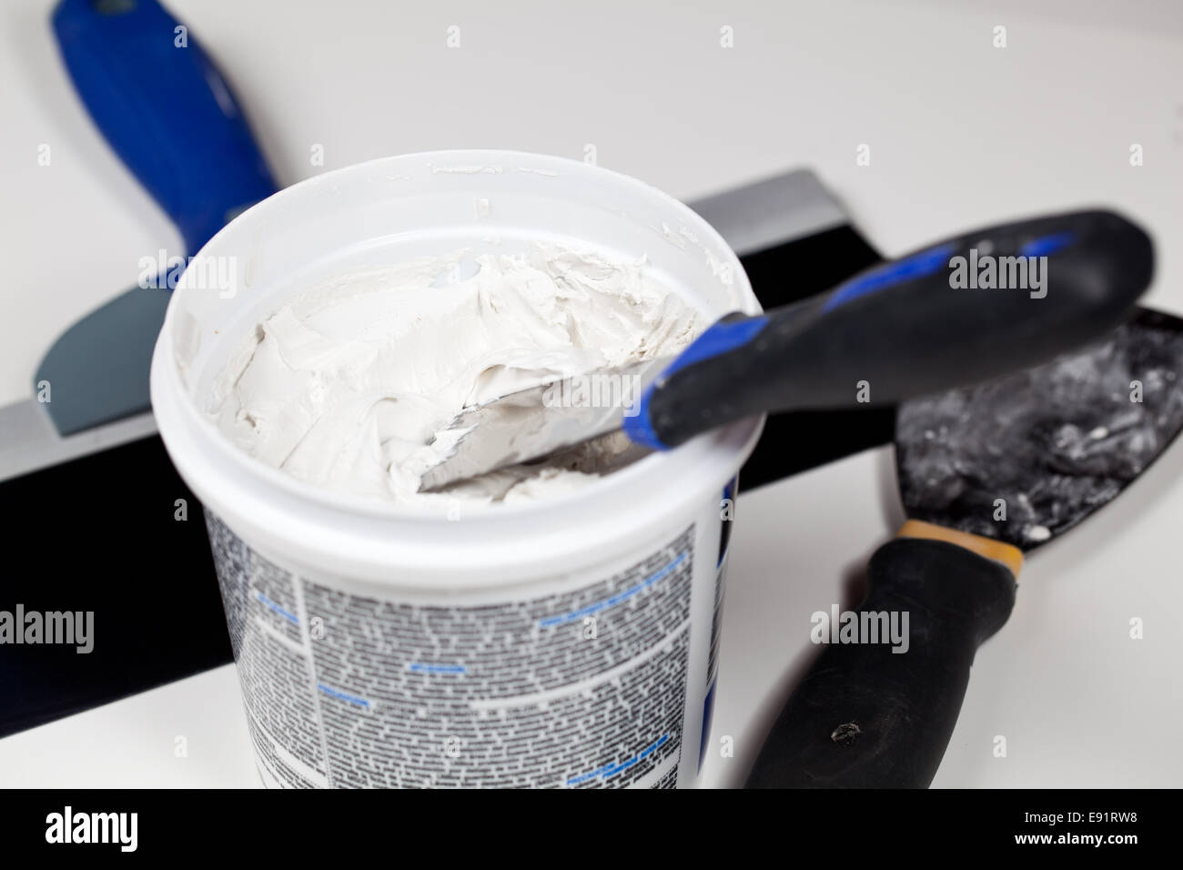 Spackling knive in plaster Stock Photo - Alamy