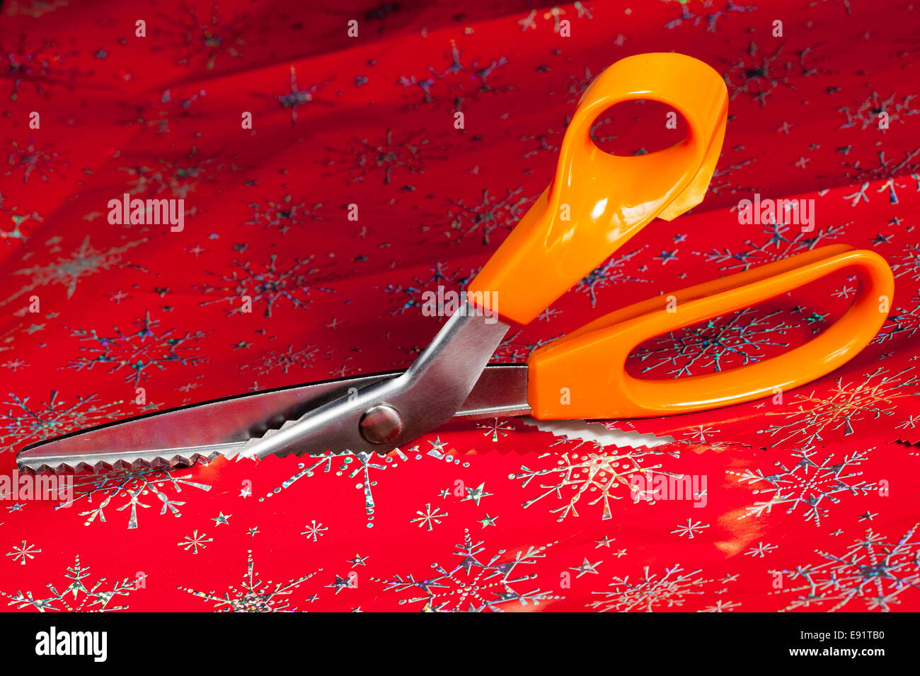 Pinking scissors hi-res stock photography and images - Alamy