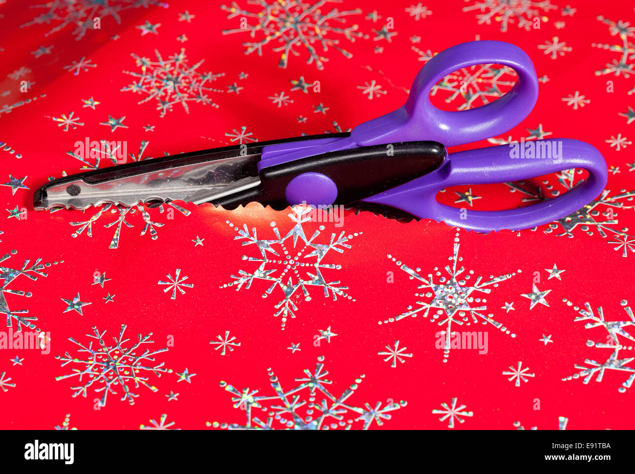 Pinking scissors hi-res stock photography and images - Alamy