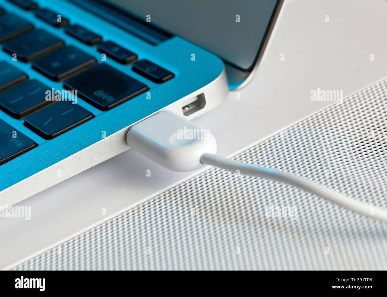 Plug sign hi-res stock photography and images - Alamy