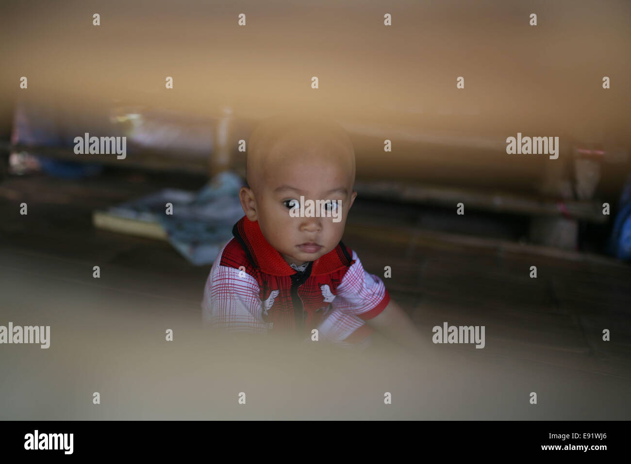 Mae Ramat, Thailand. 17th Oct, 2014. A child of Burmese migrant workers ...