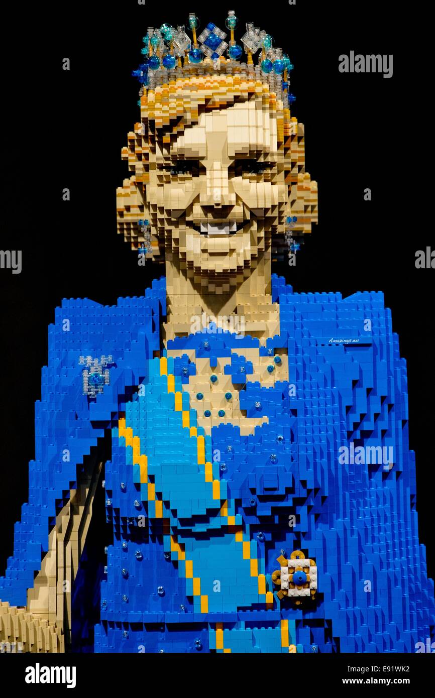 Queen in lego hi-res stock photography and images - Alamy