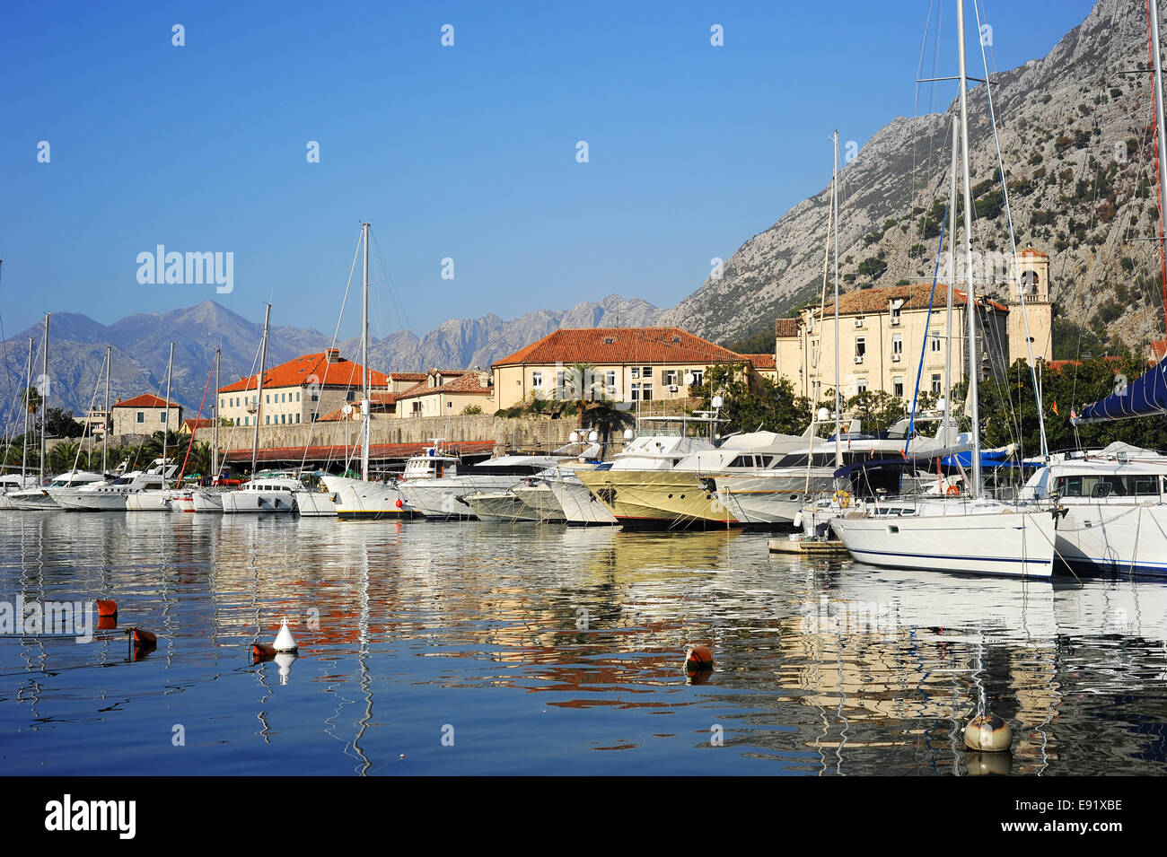Villa sea montenegro kotor hi-res stock photography and images - Alamy