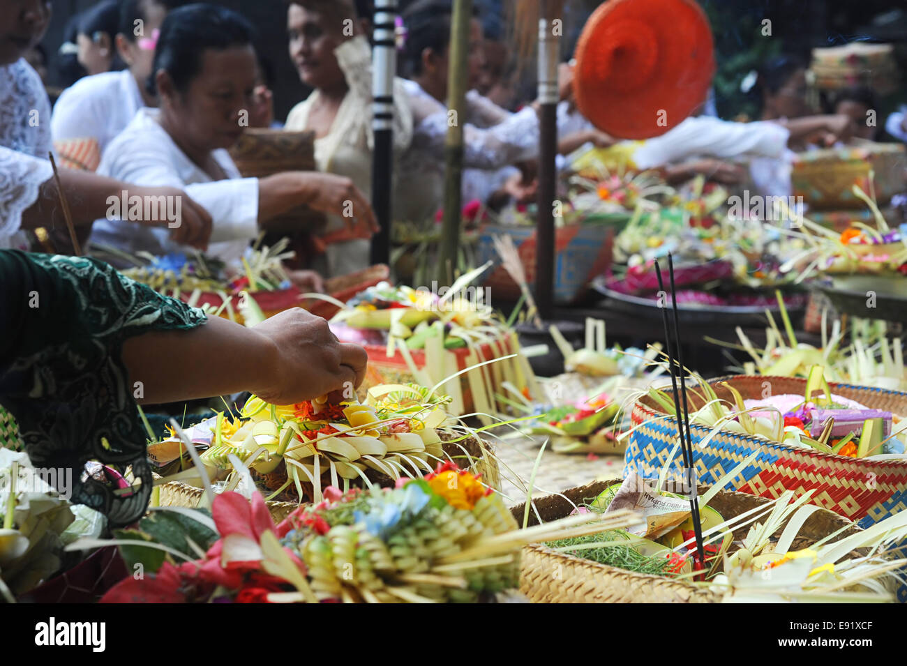 Human sacrifice ceremony hi-res stock photography and images - Alamy