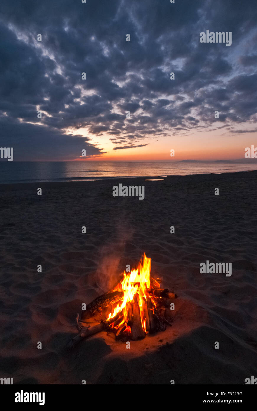 Fire at the beach Stock Photo - Alamy