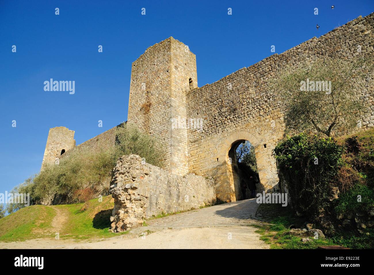 The walls of Monteriggioni Stock Photo - Alamy