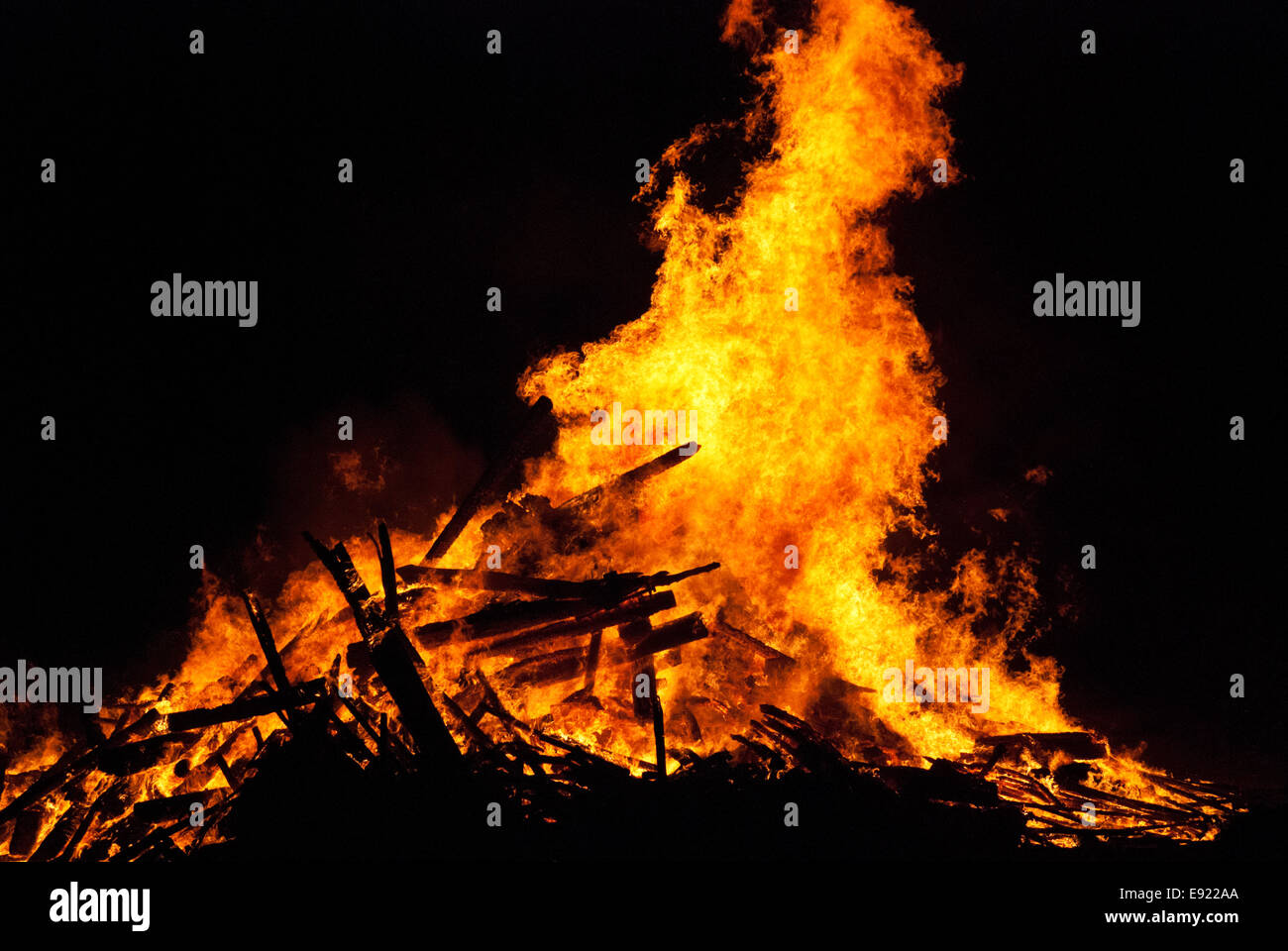 Fire heap failure hi-res stock photography and images - Alamy