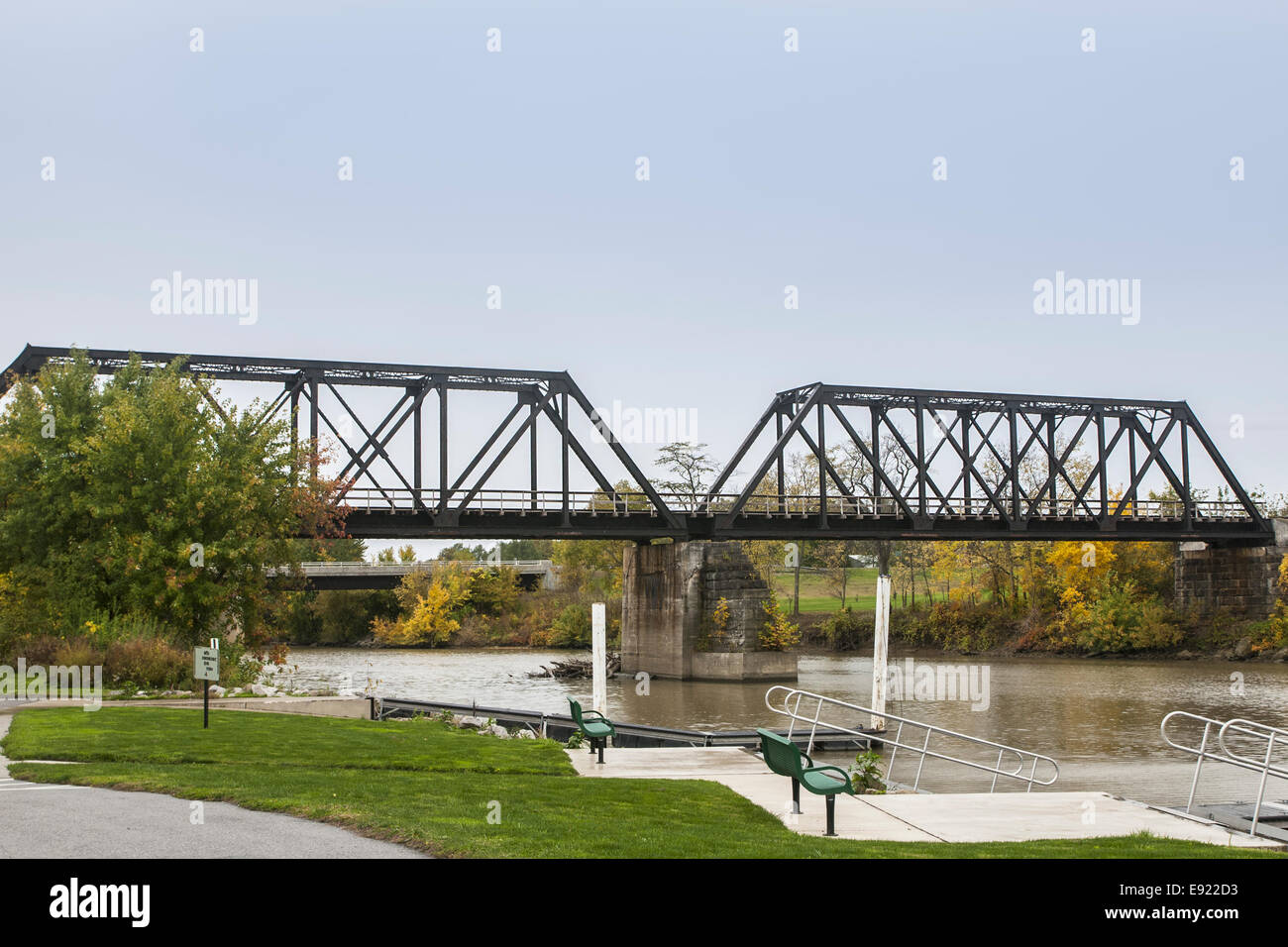 Train trestle over river hi-res stock photography and images - Alamy