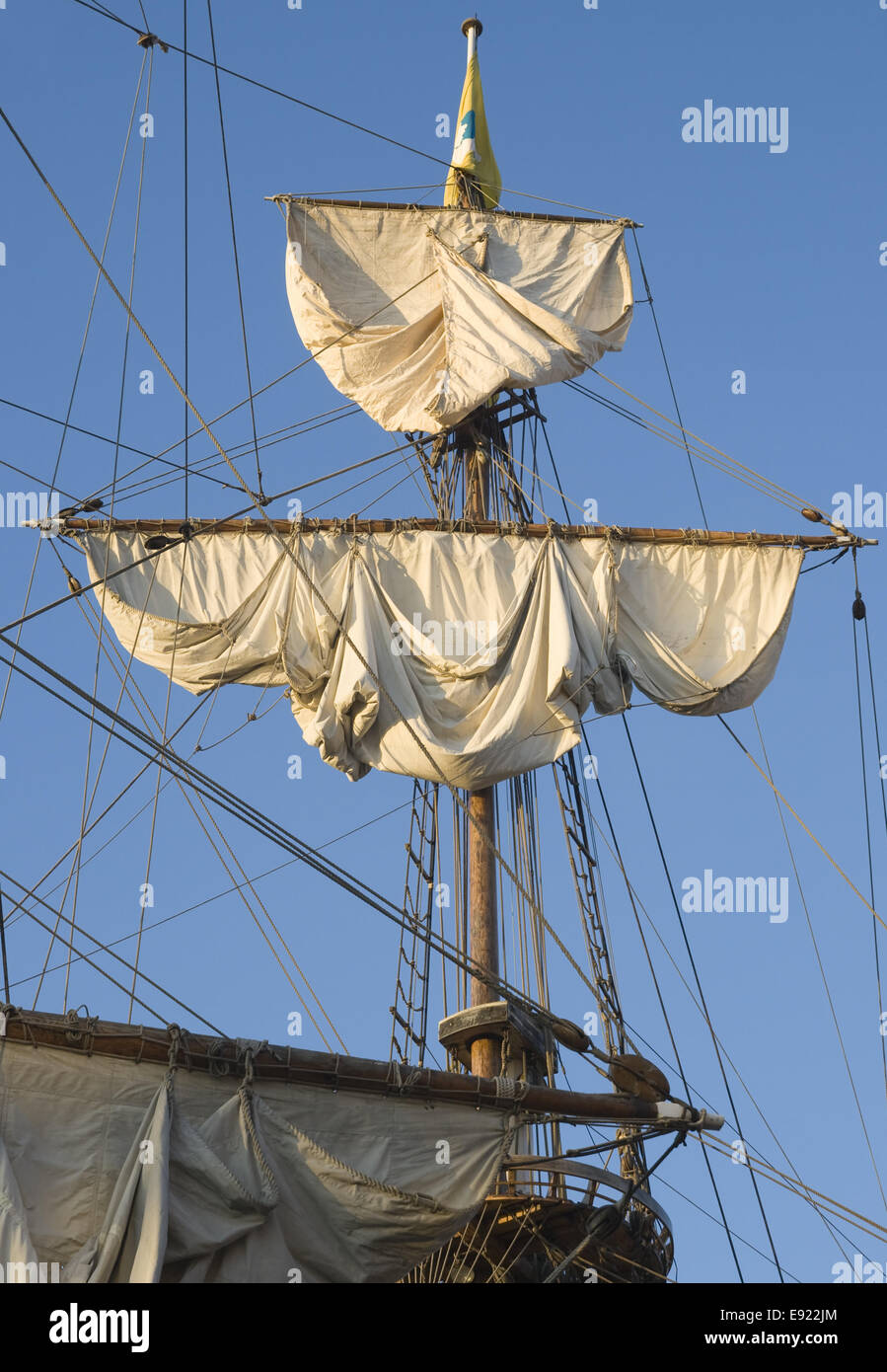 Hoisted sails hi-res stock photography and images - Alamy