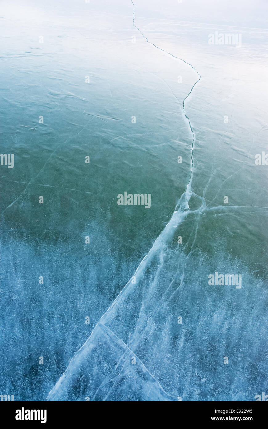Tear in the ice cover Stock Photo - Alamy