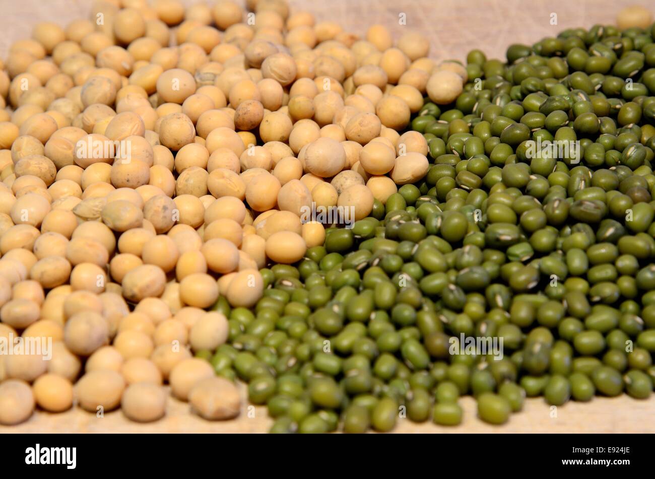 Mixed soya beans Stock Photo - Alamy