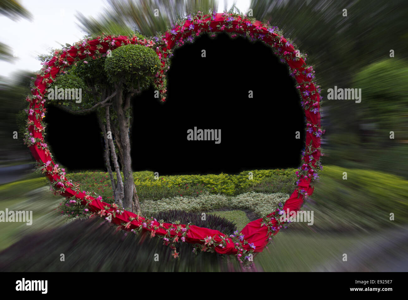 Heart frame flowers hi-res stock photography and images - Alamy