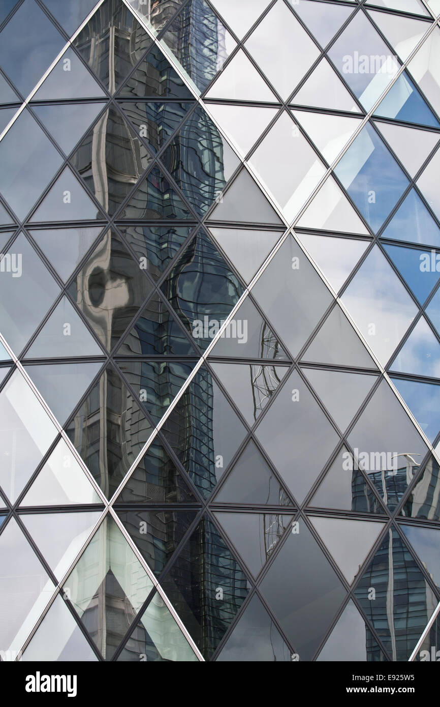 Lloyds gherkin modern architecture hi-res stock photography and images ...
