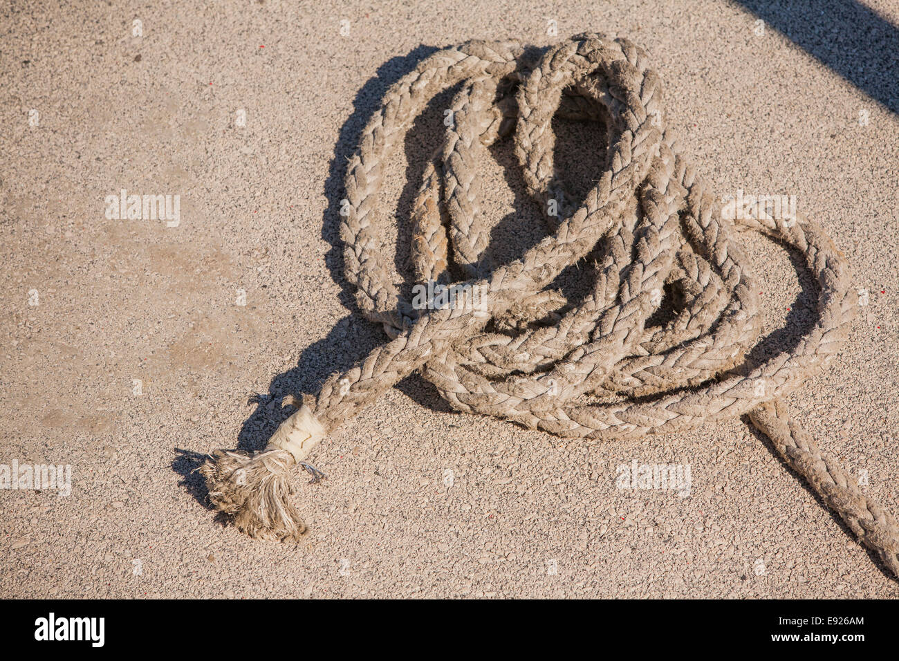 Mooring line of a ship Stock Photo - Alamy