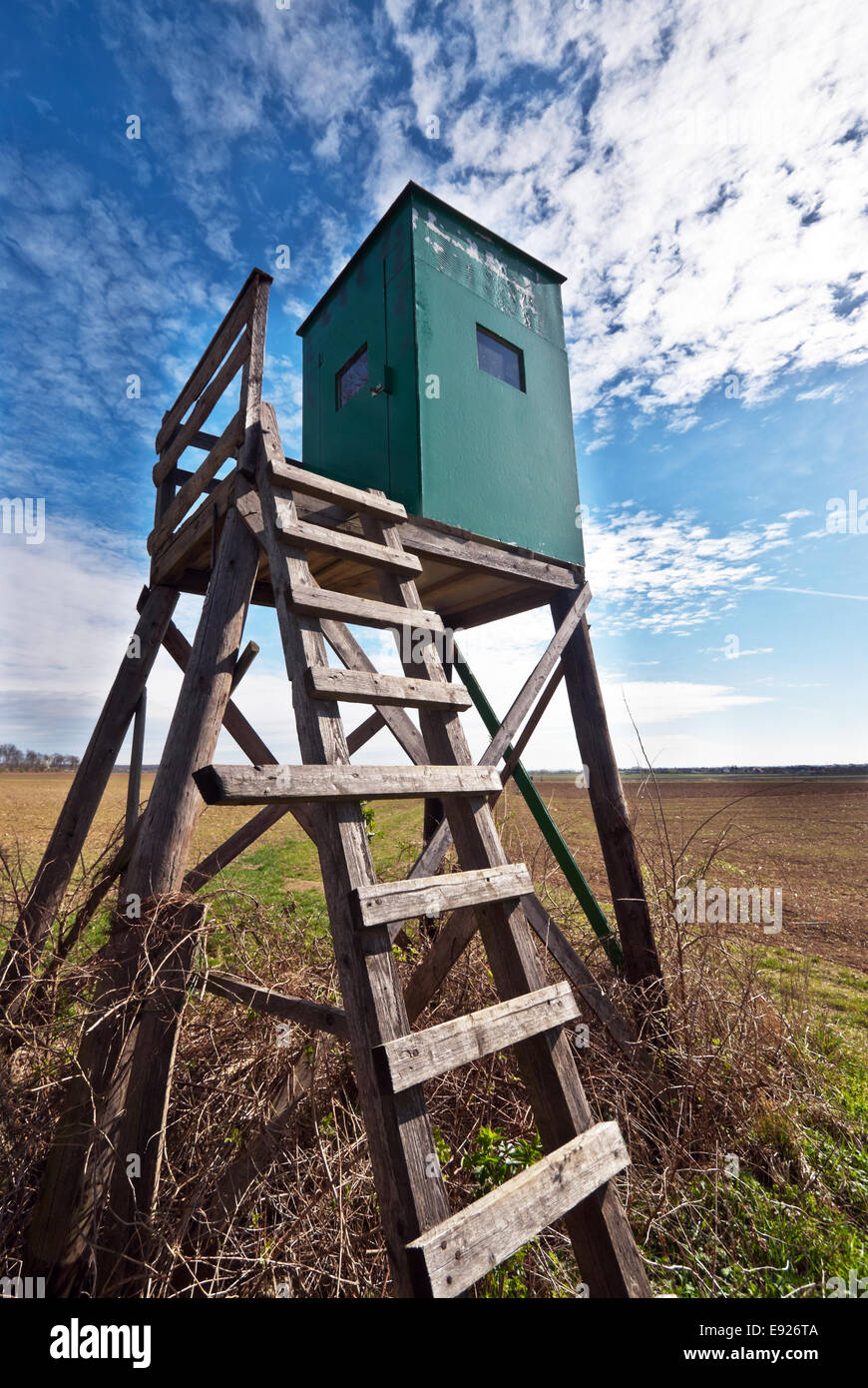 Hunters stand hi-res stock photography and images - Alamy