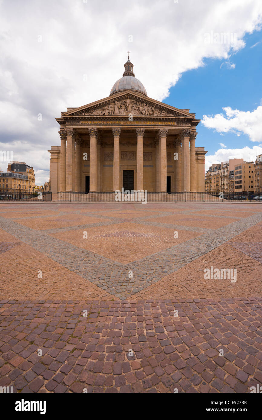 Parisian front facade hi-res stock photography and images - Alamy
