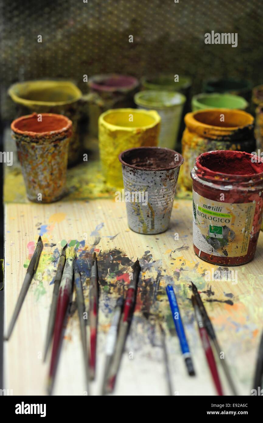 Multiple brushes with paint hi-res stock photography and images - Alamy