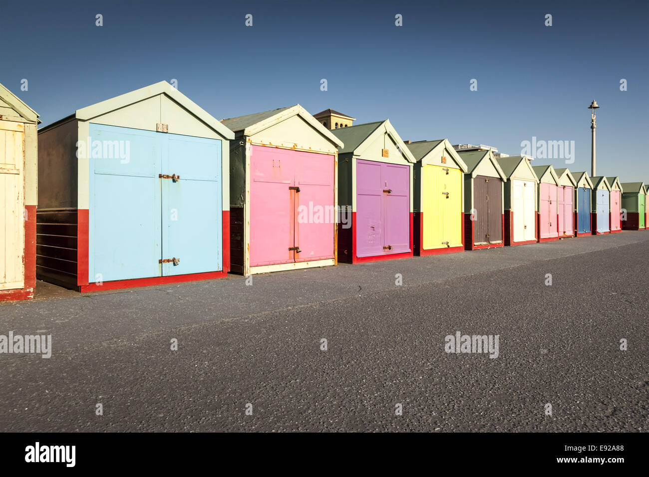 White and green beach huts hi-res stock photography and images - Alamy
