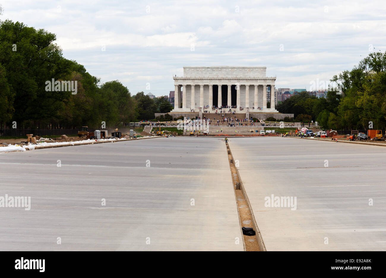 New reflecting pool hi-res stock photography and images - Alamy