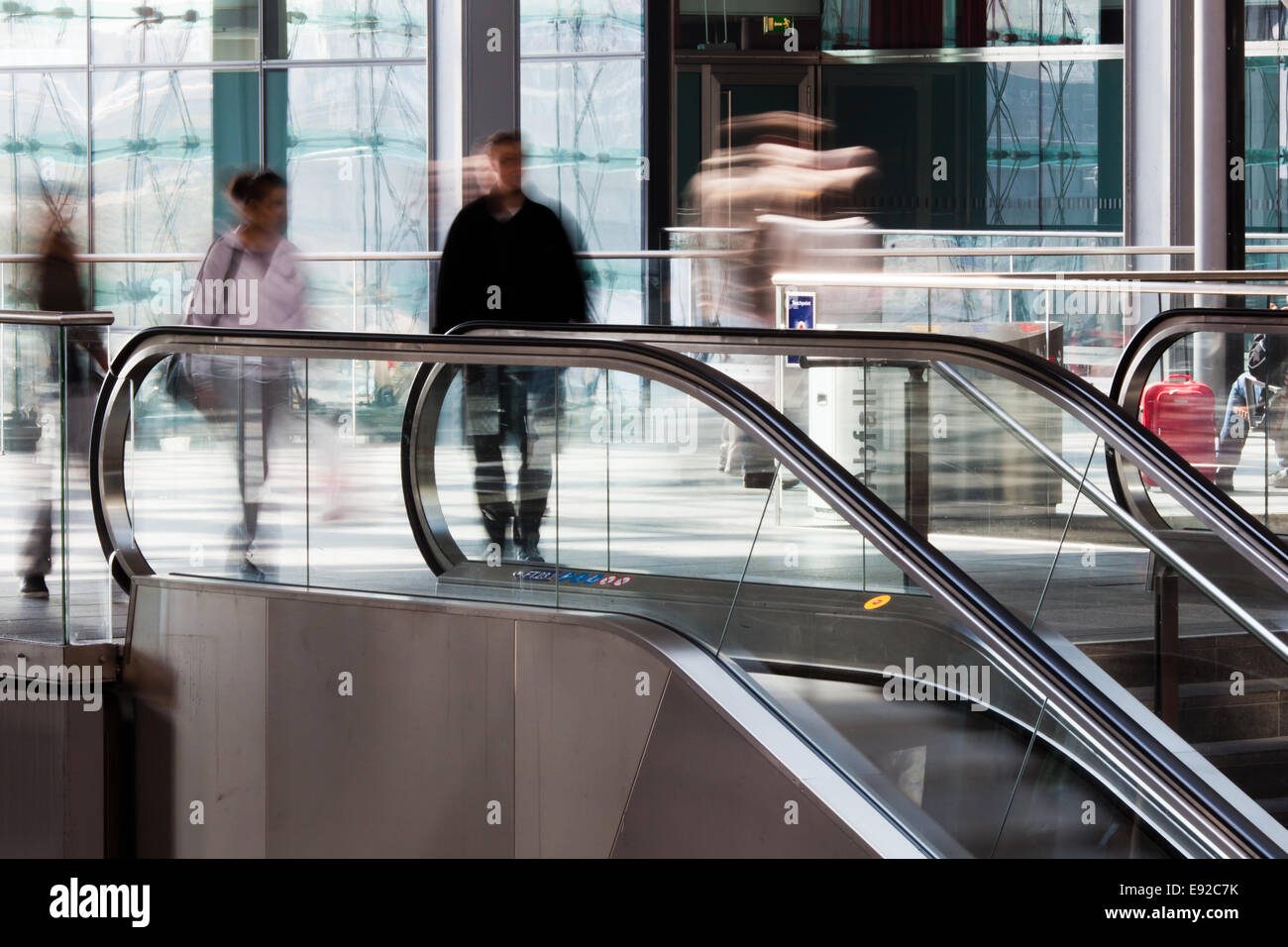 Elevator people hi-res stock photography and images - Alamy