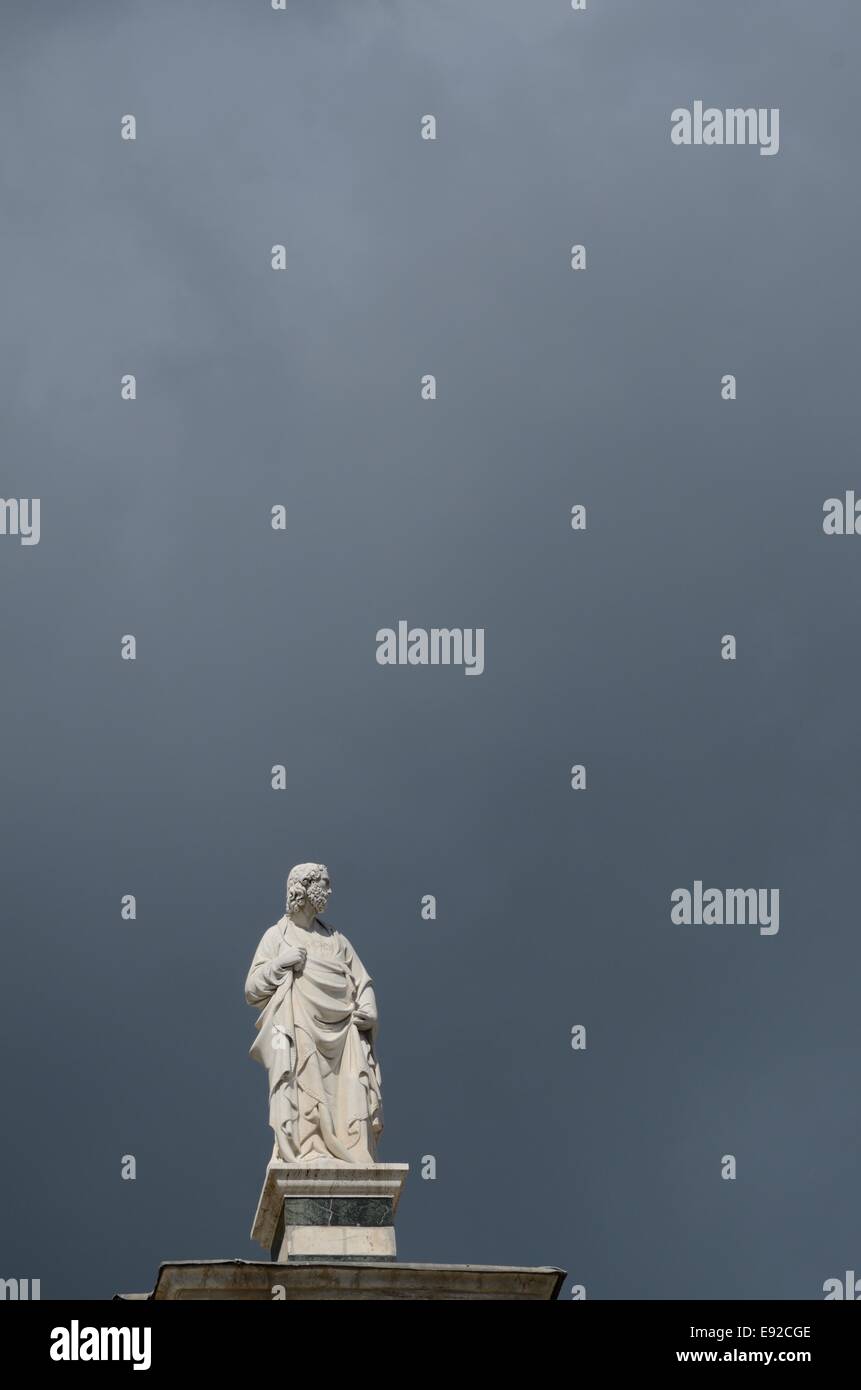 Saint david statue hi-res stock photography and images - Alamy