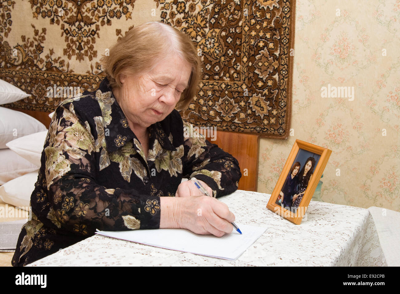 Elderly woman and letter Stock Photo - Alamy