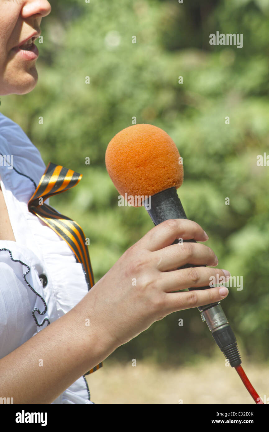 Reporter Microphone Stock Photos & Reporter Microphone Stock Images - Alamy Reporter Microphone Stock Photos & Reporter Microphone Stock Images - Alamy