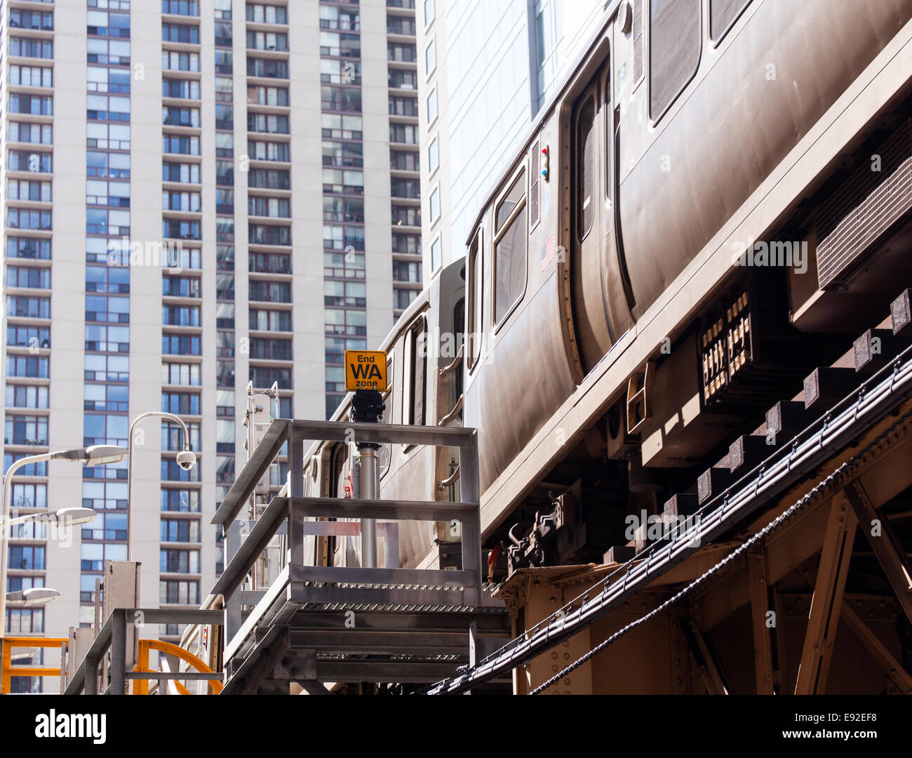 Overhead train line hi-res stock photography and images - Alamy