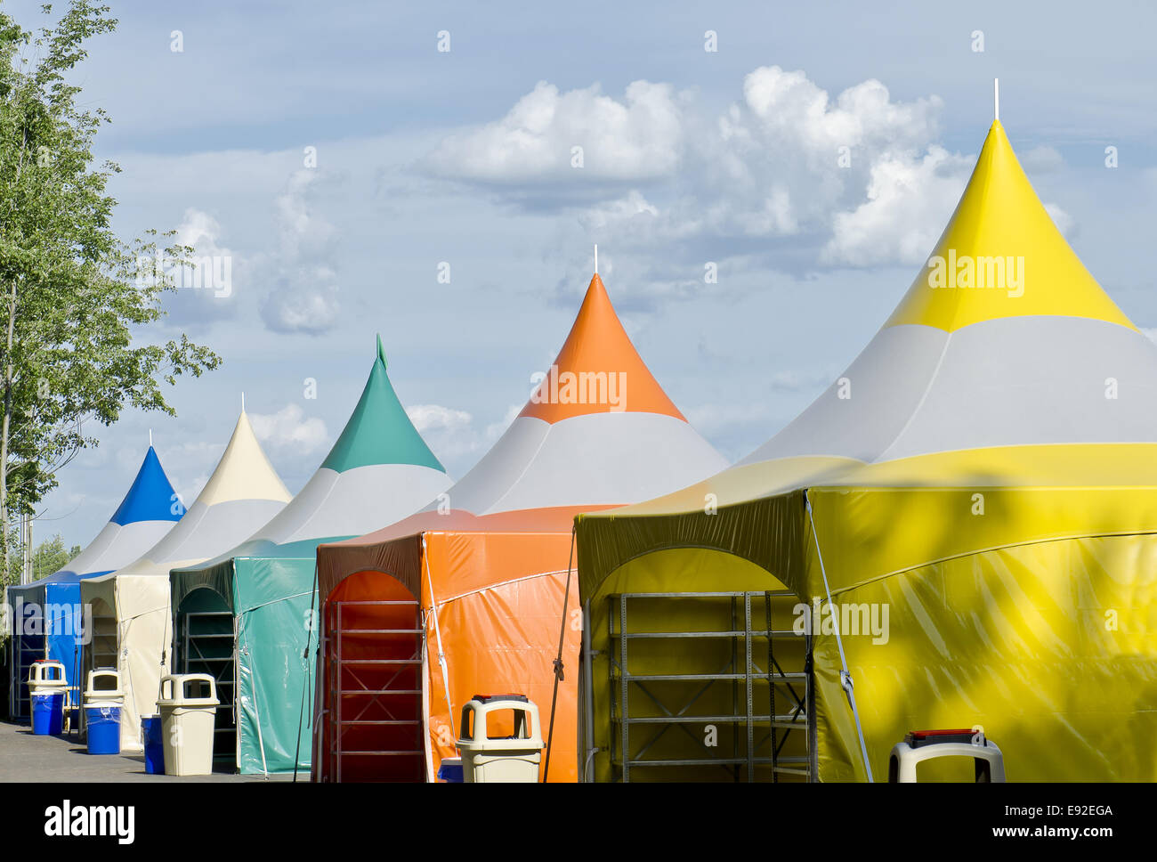 Canopy and tents hi-res stock photography and images - Alamy