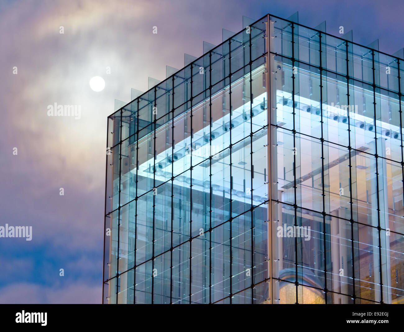Modernist structure hi-res stock photography and images - Alamy