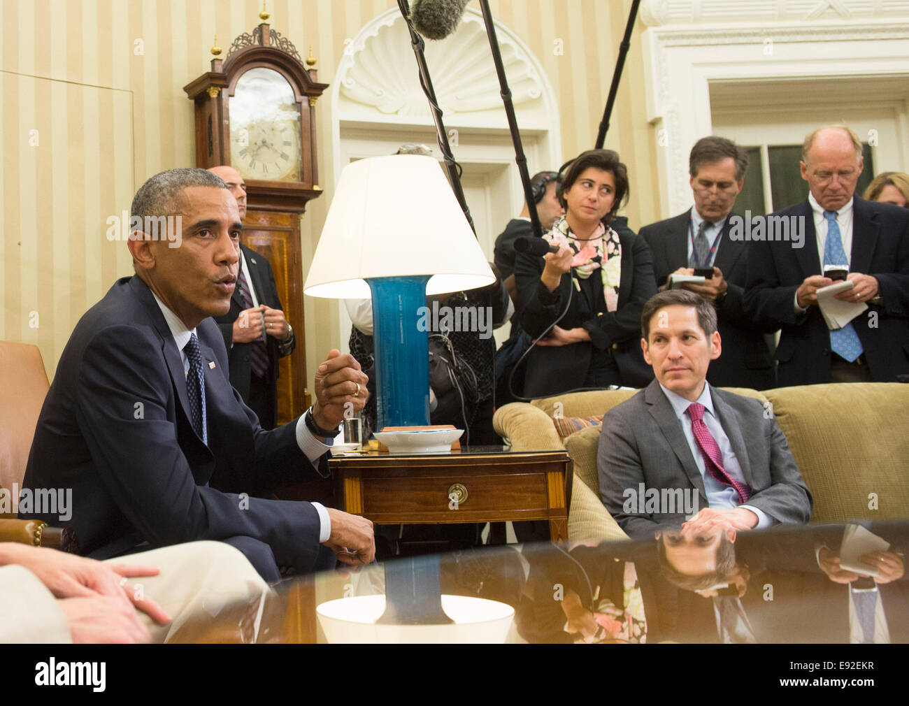 Washington, DC, USA. 16th Oct, 2014. Thomas Frieden (front, R ...