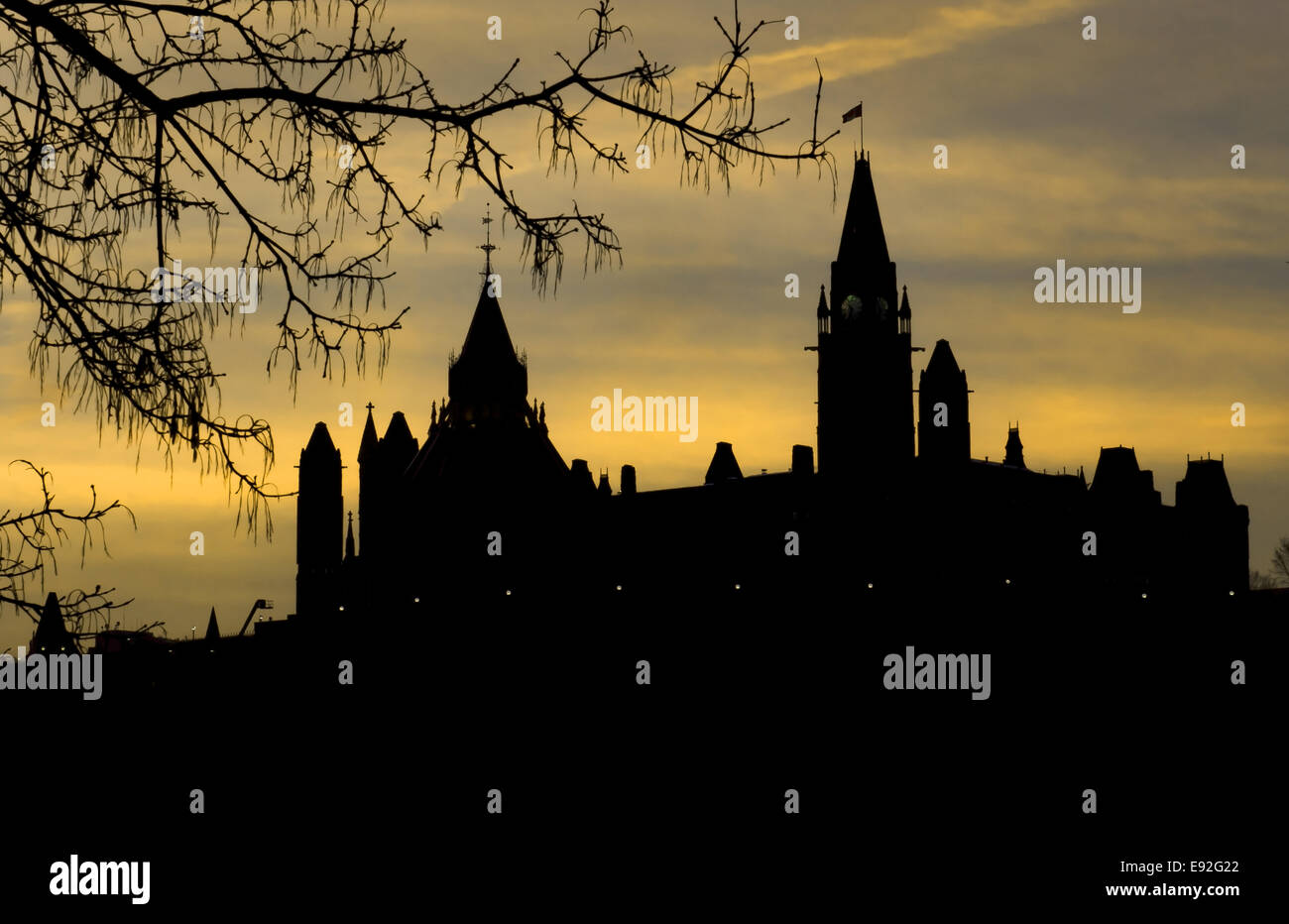 Centre outline hi-res stock photography and images - Alamy