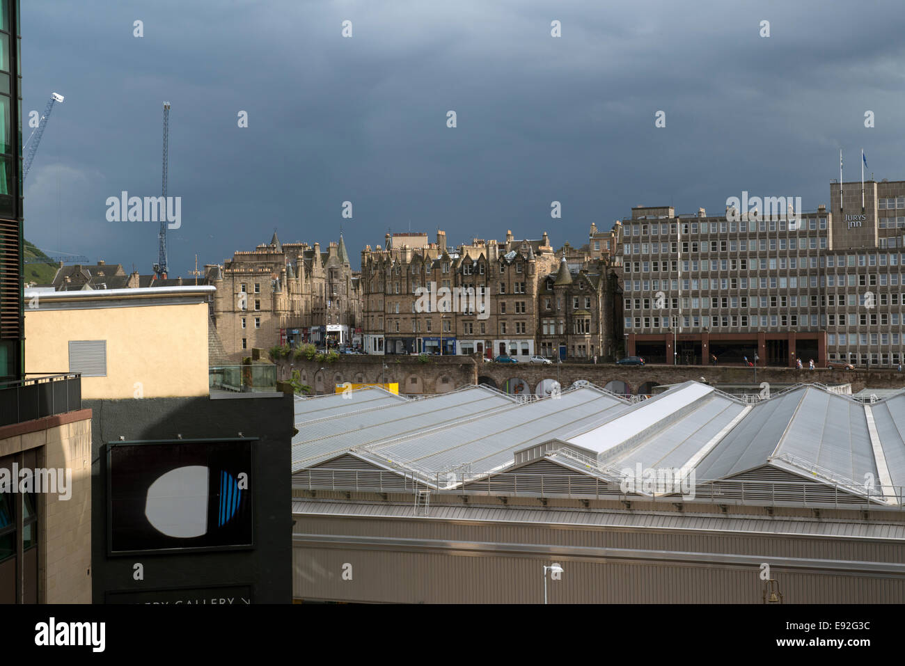 Edinburgh station hi-res stock photography and images - Alamy