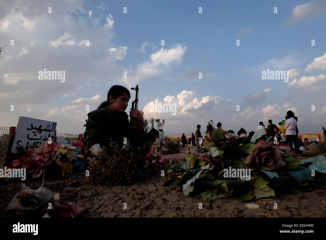Ypj kurdish female fighter cemetery hi-res stock photography and images ...